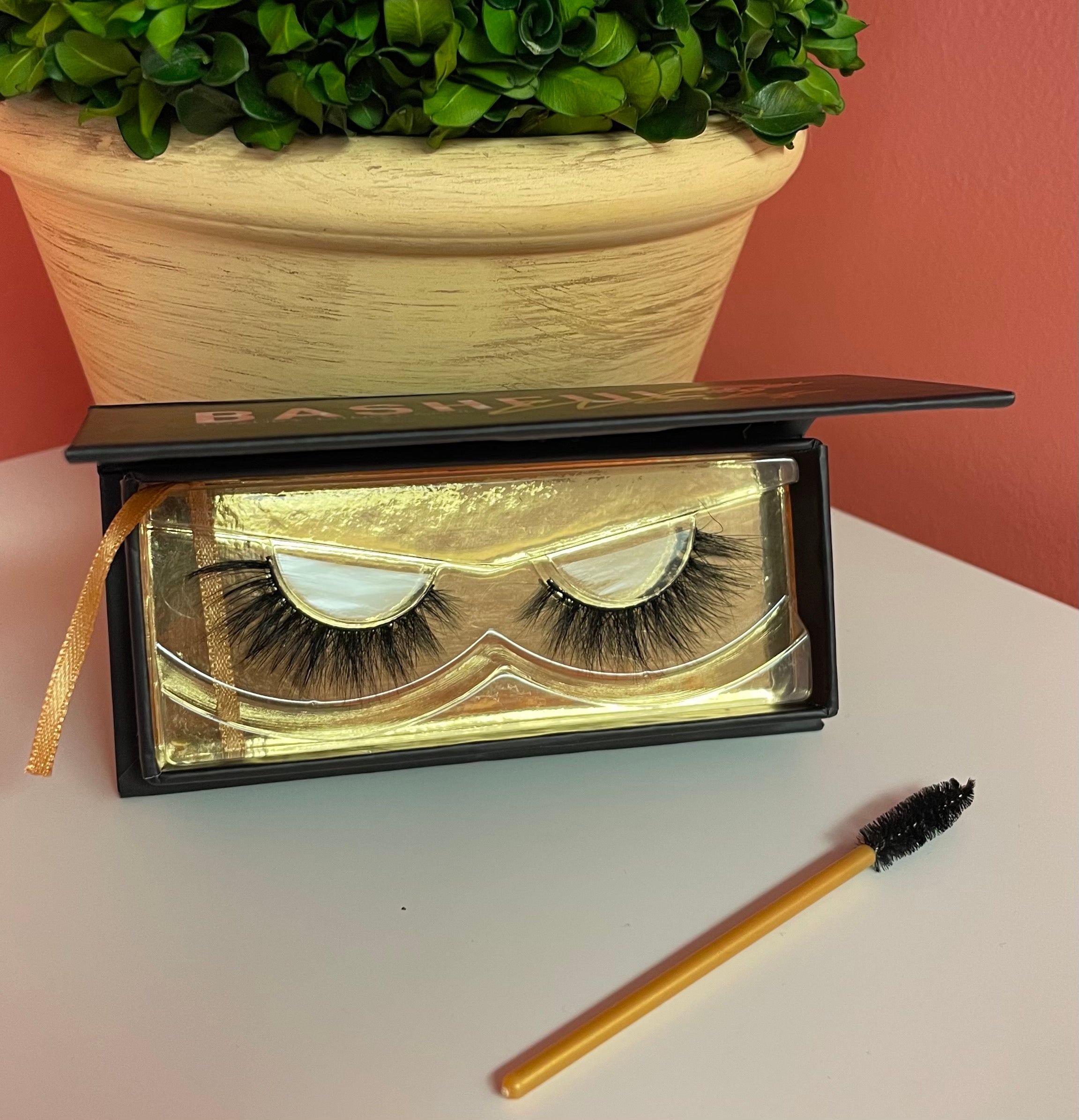 The Queen Lash – Bashfulwinks